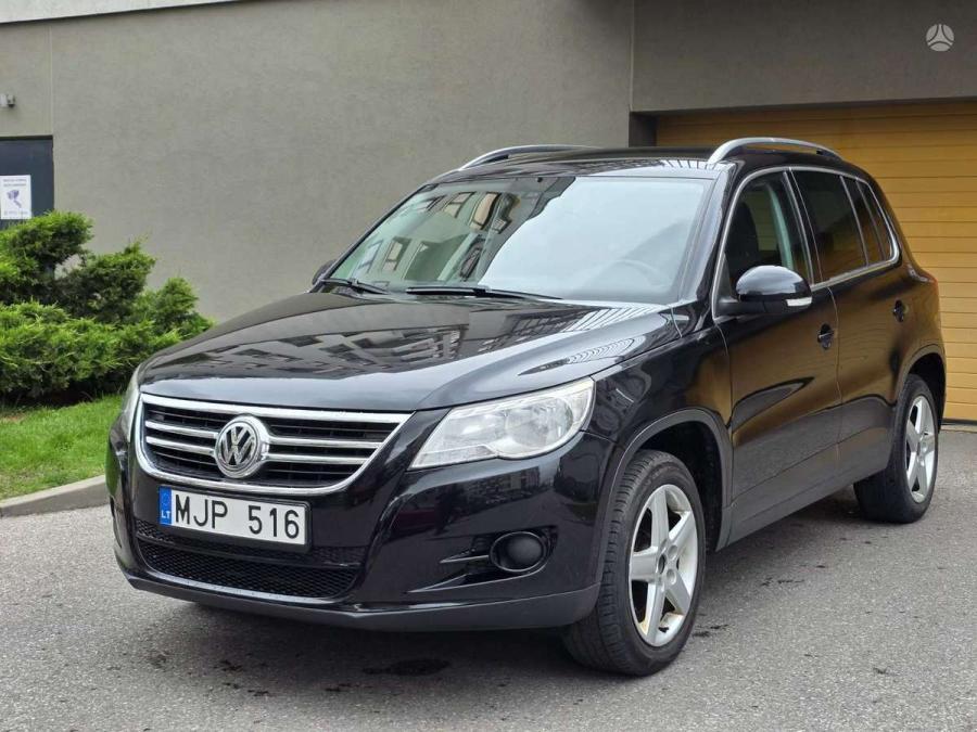 Black Volkswagen Tiguan 2008 in Vilnius, with an engine capacity of 1.97 L and mileage of 380 thousand km for 2350 €, photo 3 on AUTOMOTO.COM.LV