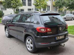 Black Volkswagen Tiguan 2008 in Vilnius, with an engine capacity of 1.97 L and mileage of 380 thousand km for 2350 €, photo 4 on AUTOMOTO.COM.LV