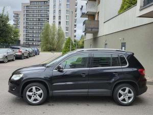 Black Volkswagen Tiguan 2008 in Vilnius, with an engine capacity of 1.97 L and mileage of 380 thousand km for 2350 €, photo 7 on AUTOMOTO.COM.LV