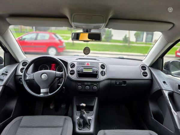 Volkswagen Tiguan 2008 in Vilnius on AUTOMOTO.COM.LV Black Volkswagen Tiguan 2008 in Vilnius, with an engine capacity of 1.97 L and mileage of 380 thousand km for 2350 €, photo 9 on AUTOMOTO.COM.LV