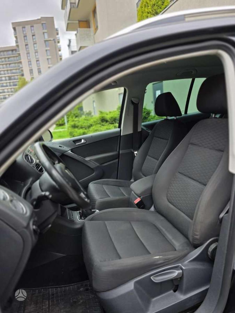 Black Volkswagen Tiguan 2008 in Vilnius, with an engine capacity of 1.97 L and mileage of 380 thousand km for 2350 €, photo 11 on AUTOMOTO.COM.LV