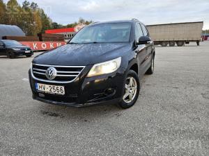 Black Volkswagen Tiguan 2008 in Valmiera, with an engine capacity of 2.00 L and mileage of 437 thousand km for 3990 €, photo 1 on AUTOMOTO.COM.LV