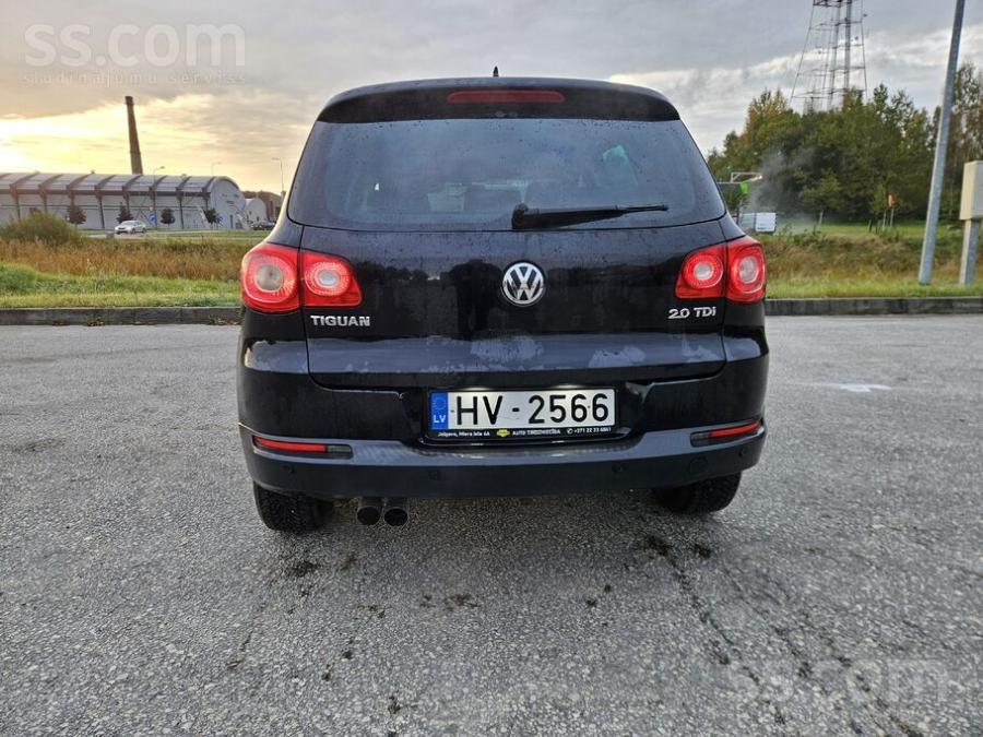 Black Volkswagen Tiguan 2008 in Valmiera, with an engine capacity of 2.00 L and mileage of 437 thousand km for 3990 €, photo 6 on AUTOMOTO.COM.LV