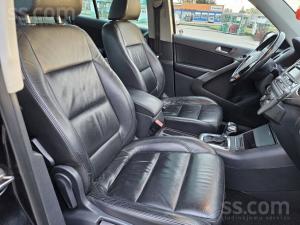 Black Volkswagen Tiguan 2008 in Valmiera, with an engine capacity of 2.00 L and mileage of 437 thousand km for 3990 €, photo 11 on AUTOMOTO.COM.LV