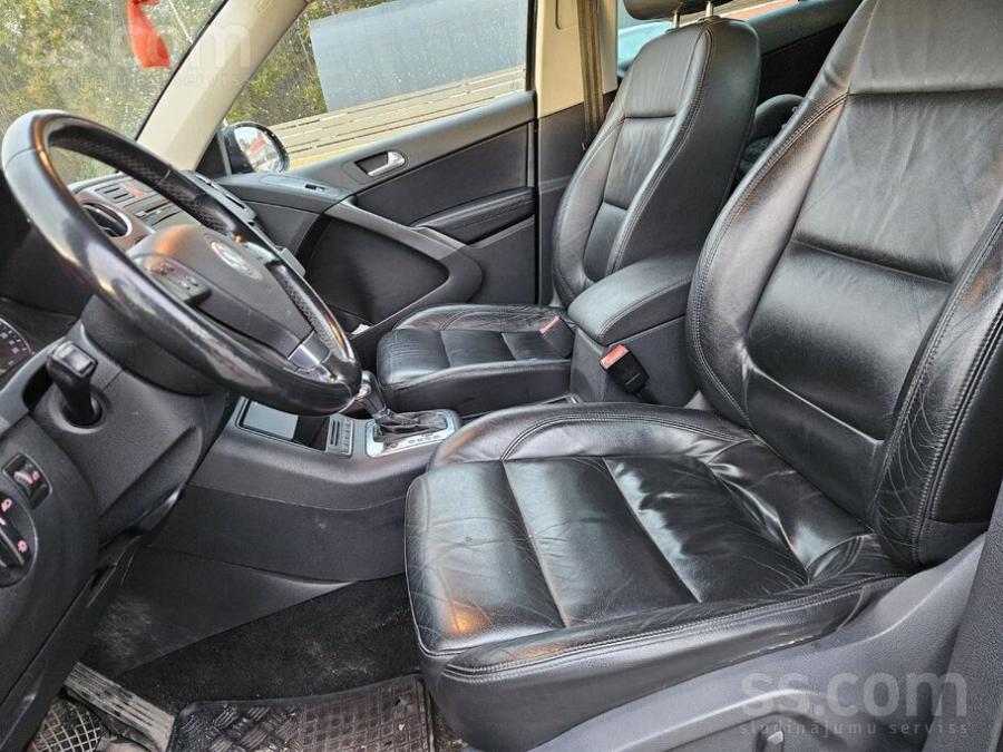 Black Volkswagen Tiguan 2008 in Valmiera, with an engine capacity of 2.00 L and mileage of 437 thousand km for 3990 €, photo 12 on AUTOMOTO.COM.LV