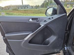 Black Volkswagen Tiguan 2008 in Valmiera, with an engine capacity of 2.00 L and mileage of 437 thousand km for 3990 €, photo 13 on AUTOMOTO.COM.LV