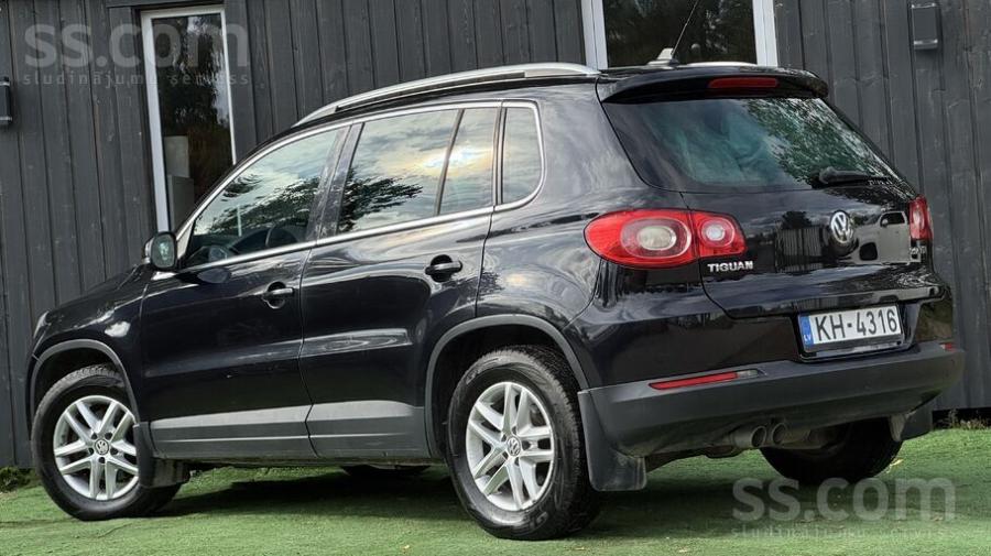 Black Volkswagen Tiguan 2008 in Riga, with an engine capacity of 2.00 L and mileage of 291 thousand km for 4850 €, photo 4 on AUTOMOTO.COM.LV
