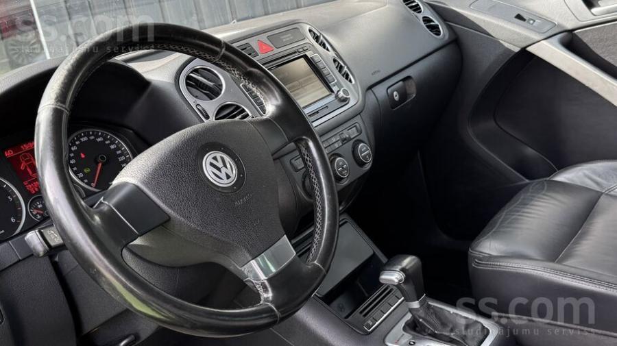 Black Volkswagen Tiguan 2008 in Riga, with an engine capacity of 2.00 L and mileage of 291 thousand km for 4850 €, photo 6 on AUTOMOTO.COM.LV