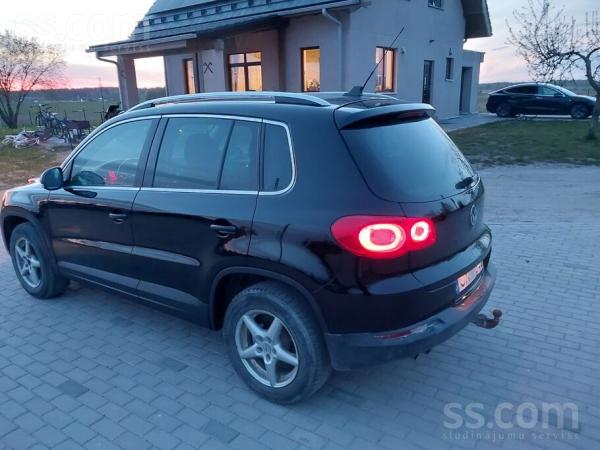Black Volkswagen Tiguan 2009 in Liepaja, with an engine capacity of 2.00 L and mileage of 500 thousand km for 4000 €, photo 1 on AUTOMOTO.COM.LV
