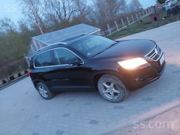 Black Volkswagen Tiguan 2009 in Liepaja, with an engine capacity of 2.00 L and mileage of 500 thousand km for 4000 €, photo 3 on AUTOMOTO.COM.LV