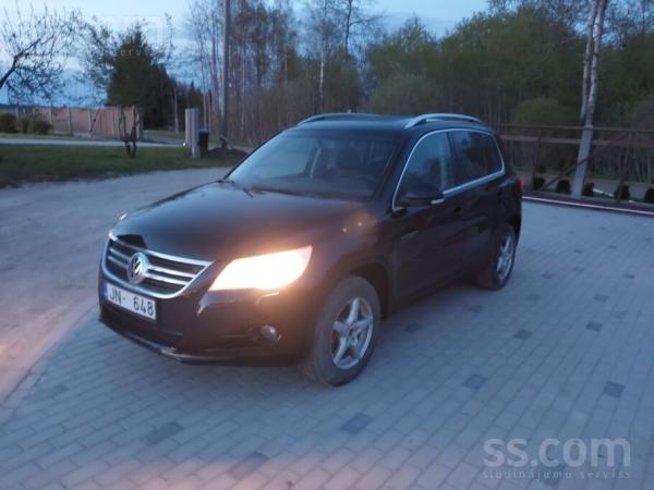 Black Volkswagen Tiguan 2009 in Liepaja, with an engine capacity of 2.00 L and mileage of 500 thousand km for 4000 €, photo 4 on AUTOMOTO.COM.LV