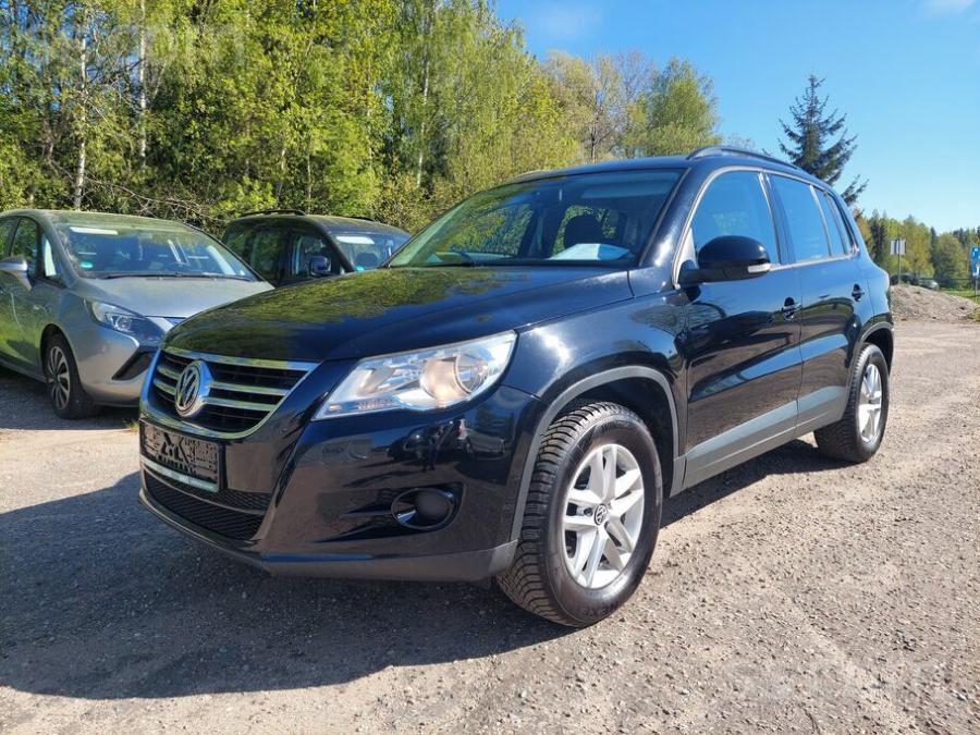 Melns Volkswagen Tiguan 2009 Cēsis, ar dzinēja tilpumu 2.00 L un nobraukumu 0 tūkst. km par 25900 €, foto 1 vietnē AUTOMOTO.COM.LV