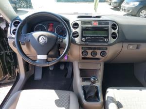 Melns Volkswagen Tiguan 2009 Cēsis, ar dzinēja tilpumu 2.00 L un nobraukumu 0 tūkst. km par 25900 €, foto 5 vietnē AUTOMOTO.COM.LV