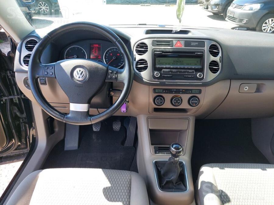 Melns Volkswagen Tiguan 2009 Cēsis, ar dzinēja tilpumu 2.00 L un nobraukumu 0 tūkst. km par 25900 €, foto 5 vietnē AUTOMOTO.COM.LV