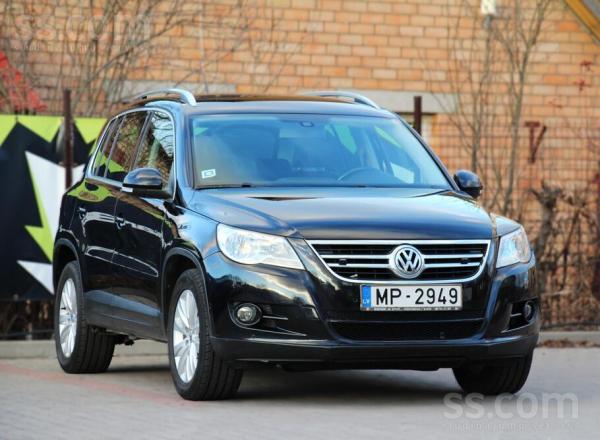 Black Volkswagen Tiguan 2009 in Rezekne, with an engine capacity of 2.00 L and mileage of 215 thousand km for 7495 €, photo 2 on AUTOMOTO.COM.LV