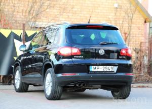 Black Volkswagen Tiguan 2009 in Rezekne, with an engine capacity of 2.00 L and mileage of 215 thousand km for 7495 €, photo 3 on AUTOMOTO.COM.LV