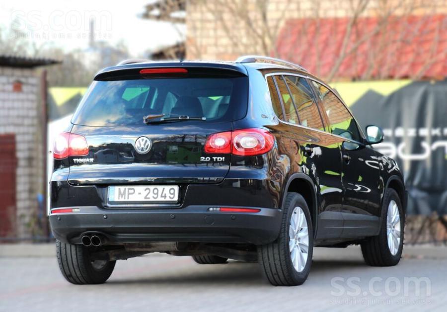Black Volkswagen Tiguan 2009 in Rezekne, with an engine capacity of 2.00 L and mileage of 215 thousand km for 7495 €, photo 4 on AUTOMOTO.COM.LV