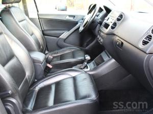 Black Volkswagen Tiguan 2009 in Rezekne, with an engine capacity of 2.00 L and mileage of 215 thousand km for 7495 €, photo 8 on AUTOMOTO.COM.LV