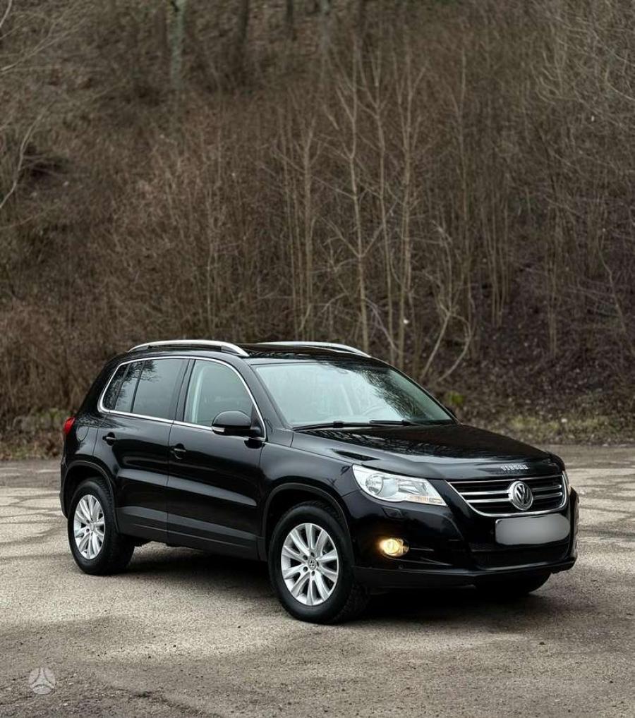 Black Volkswagen Tiguan 2009 in Vilnius, with an engine capacity of 1.97 L and mileage of 309 thousand km for 5500 €, photo 2 on AUTOMOTO.COM.LV