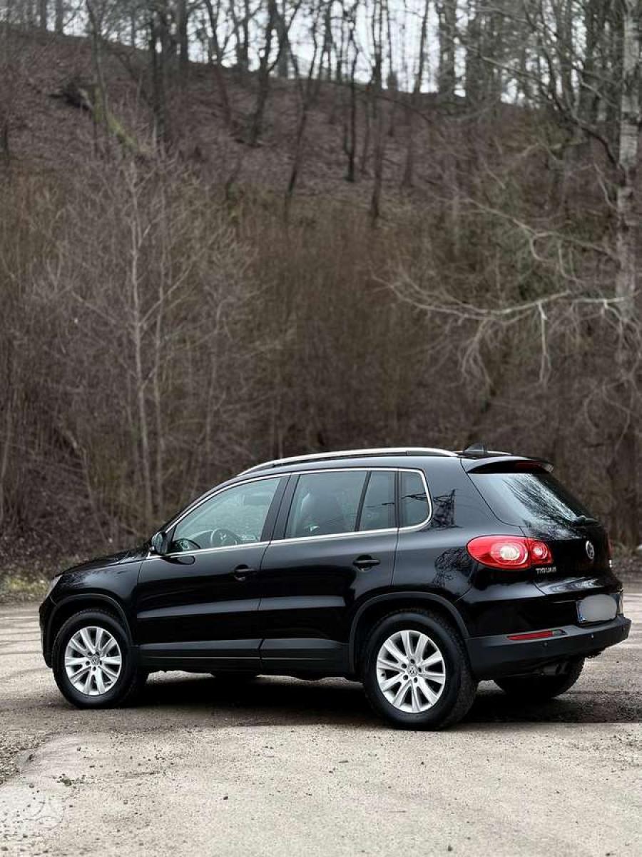 Black Volkswagen Tiguan 2009 in Vilnius, with an engine capacity of 1.97 L and mileage of 309 thousand km for 5500 €, photo 8 on AUTOMOTO.COM.LV