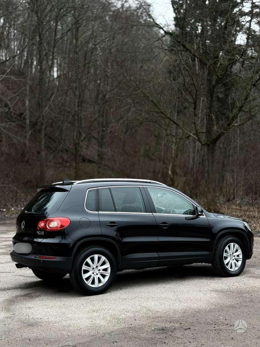 Black Volkswagen Tiguan 2009 in Vilnius, with an engine capacity of 1.97 L and mileage of 309 thousand km for 5500 €, photo 9 on AUTOMOTO.COM.LV