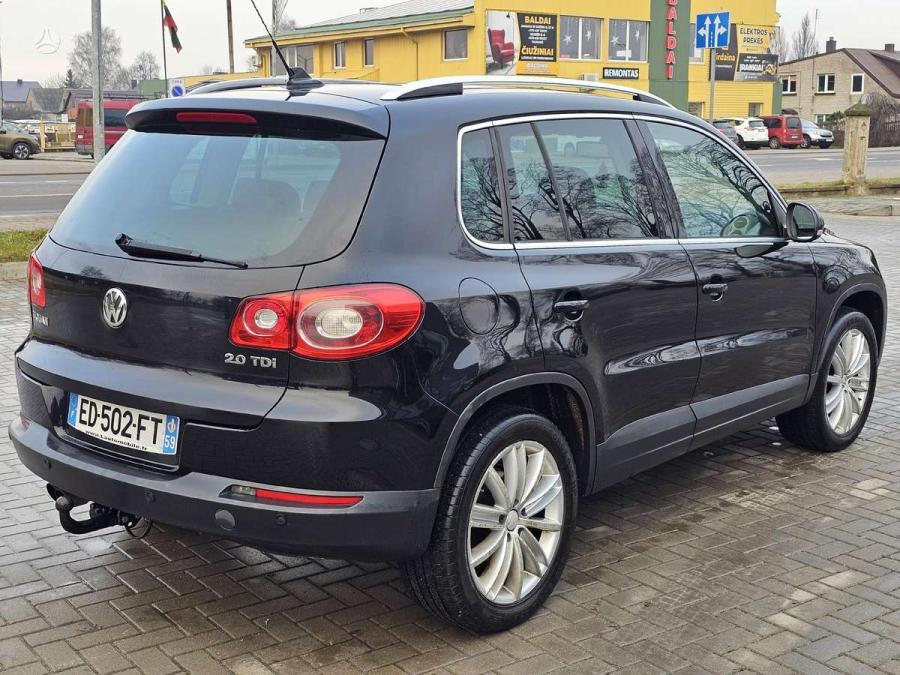 Black Volkswagen Tiguan 2009 in Taurage, with an engine capacity of 1.97 L and mileage of 239 thousand km for 5650 €, photo 2 on AUTOMOTO.COM.LV