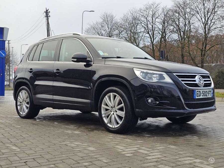 Black Volkswagen Tiguan 2009 in Taurage, with an engine capacity of 1.97 L and mileage of 239 thousand km for 5650 €, photo 15 on AUTOMOTO.COM.LV