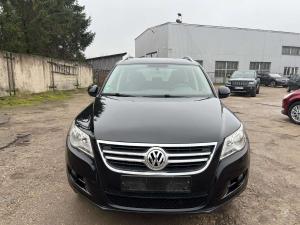 Black Volkswagen Tiguan 2009 in Utena, with an engine capacity of 1.39 L and mileage of 256 thousand km for 4350 €, photo 2 on AUTOMOTO.COM.LV