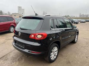 Black Volkswagen Tiguan 2009 in Utena, with an engine capacity of 1.39 L and mileage of 256 thousand km for 4350 €, photo 4 on AUTOMOTO.COM.LV