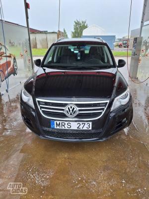 Black Volkswagen Tiguan 2009 in Telschi, with an engine capacity of 1.40 L and mileage of 255 thousand km for 3500 €, photo  on AUTOMOTO.COM.LV