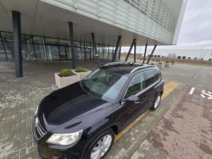 Black Volkswagen Tiguan 2009 in Kaunas, with an engine capacity of 1.97 L and mileage of 230 thousand km for 6150 €, photo 2 on AUTOMOTO.COM.LV