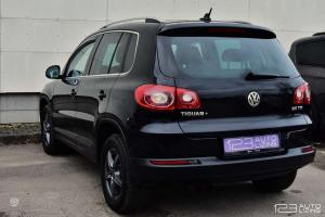 Black Volkswagen Tiguan 2009 in Kretinga, with an engine capacity of 2.00 L and mileage of 183 thousand km for 5850 €, photo 7 on AUTOMOTO.COM.LV