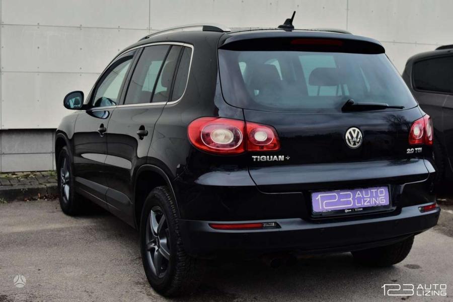 Black Volkswagen Tiguan 2009 in Kretinga, with an engine capacity of 2.00 L and mileage of 183 thousand km for 5850 €, photo 7 on AUTOMOTO.COM.LV