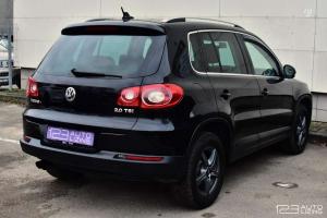 Black Volkswagen Tiguan 2009 in Kretinga, with an engine capacity of 2.00 L and mileage of 183 thousand km for 5850 €, photo 10 on AUTOMOTO.COM.LV