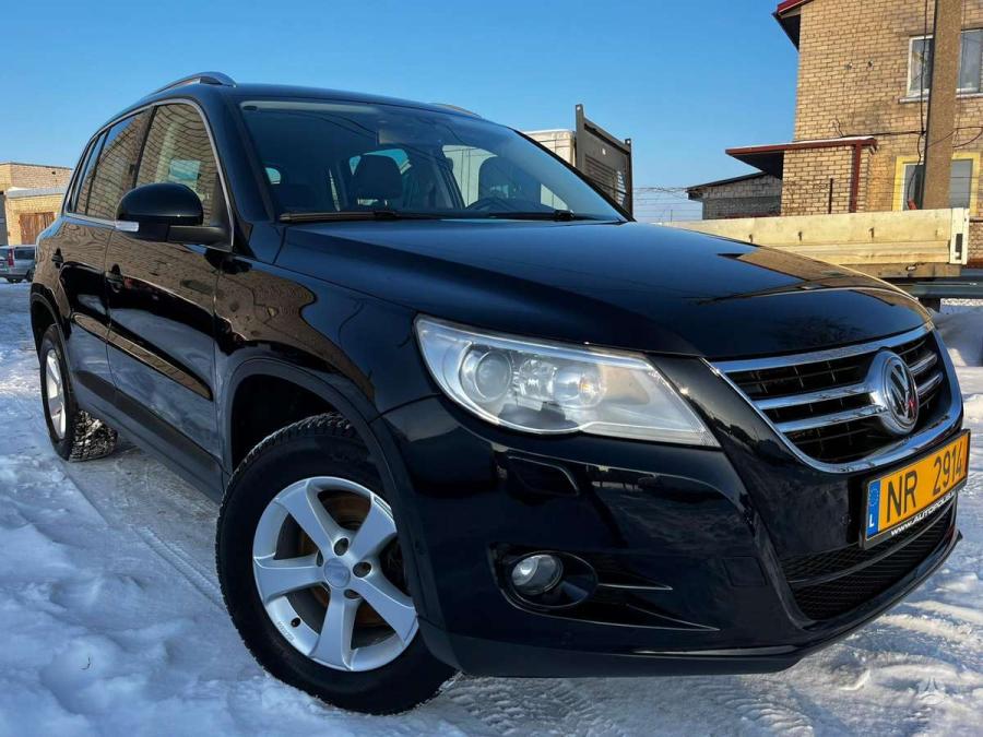 Black Volkswagen Tiguan 2009 in Raseiniai, with an engine capacity of 1.97 L and mileage of 260 thousand km for 5450 €, photo 1 on AUTOMOTO.COM.LV
