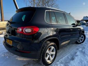 Black Volkswagen Tiguan 2009 in Raseiniai, with an engine capacity of 1.97 L and mileage of 260 thousand km for 5450 €, photo 3 on AUTOMOTO.COM.LV