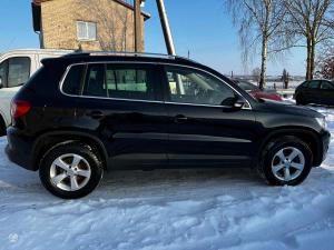 Black Volkswagen Tiguan 2009 in Raseiniai, with an engine capacity of 1.97 L and mileage of 260 thousand km for 5450 €, photo 8 on AUTOMOTO.COM.LV
