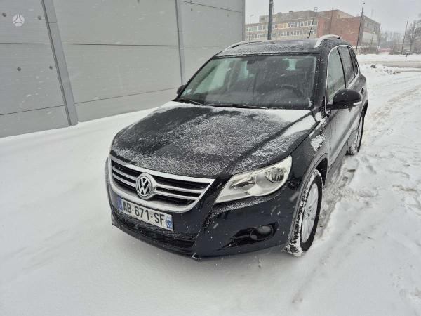 Melns Volkswagen Tiguan 2009 Tauragė, ar dzinēja tilpumu 1.97 L un nobraukumu 242 tūkst. km par 5700 €, foto 1 vietnē AUTOMOTO.COM.LV