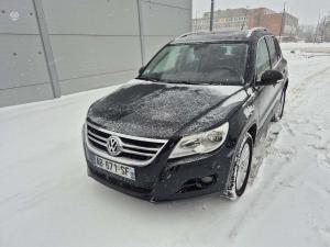 Melns Volkswagen Tiguan 2009 Tauragė, ar dzinēja tilpumu 1.97 L un nobraukumu 242 tūkst. km par 5700 €, foto  vietnē AUTOMOTO.COM.LV