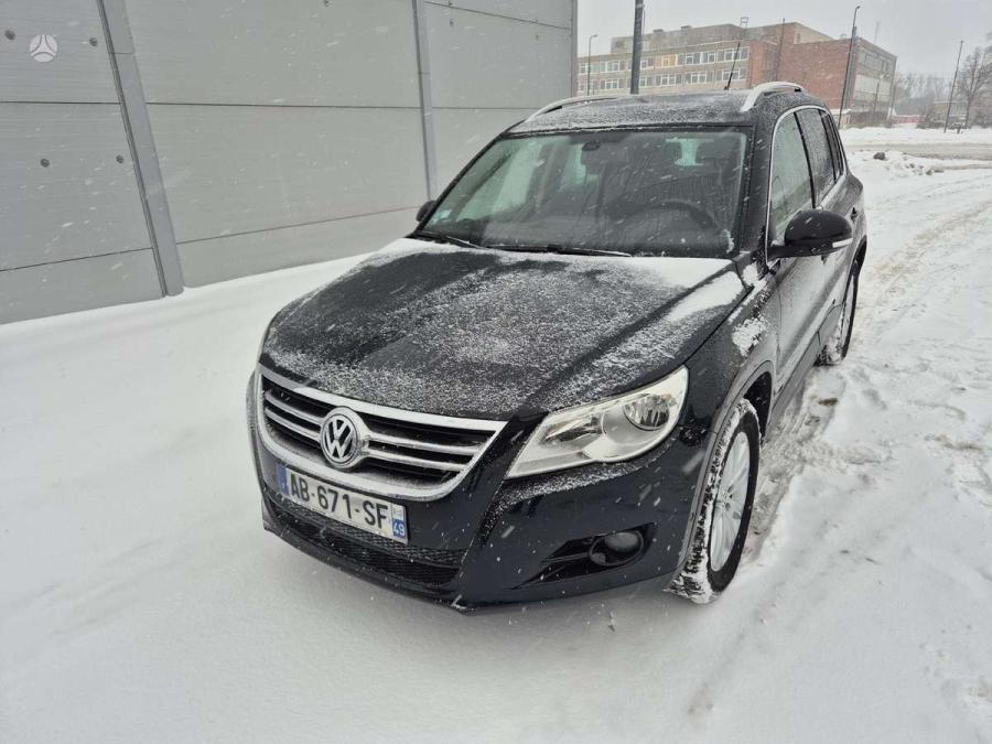 Melns Volkswagen Tiguan 2009 Tauragė, ar dzinēja tilpumu 1.97 L un nobraukumu 242 tūkst. km par 5700 €, foto 1 vietnē AUTOMOTO.COM.LV