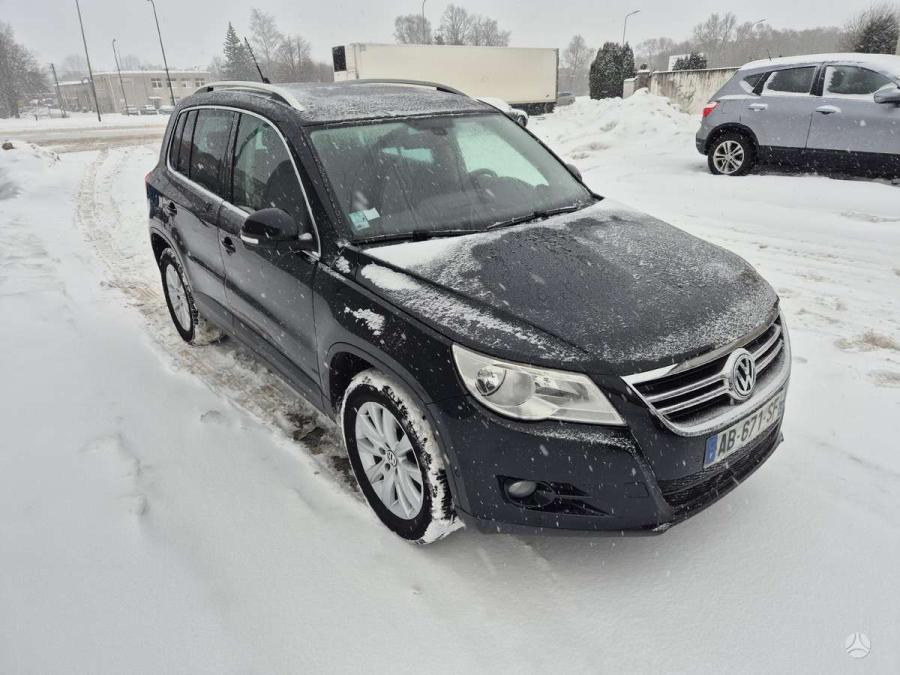 Melns Volkswagen Tiguan 2009 Tauragė, ar dzinēja tilpumu 1.97 L un nobraukumu 242 tūkst. km par 5700 €, foto 2 vietnē AUTOMOTO.COM.LV