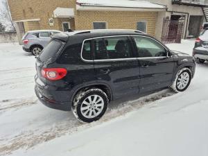 Melns Volkswagen Tiguan 2009 Tauragė, ar dzinēja tilpumu 1.97 L un nobraukumu 242 tūkst. km par 5700 €, foto 4 vietnē AUTOMOTO.COM.LV