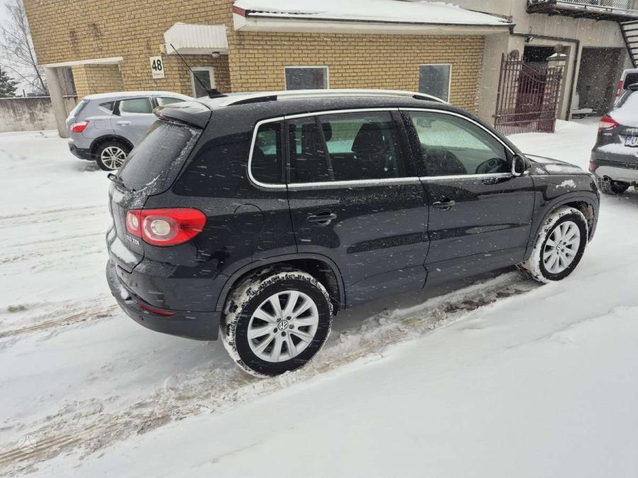 Melns Volkswagen Tiguan 2009 Tauragė, ar dzinēja tilpumu 1.97 L un nobraukumu 242 tūkst. km par 5700 €, foto 4 vietnē AUTOMOTO.COM.LV