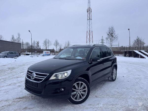 Black Volkswagen Tiguan 2009 in Alytus, with an engine capacity of 1.39 L and mileage of 244 thousand km for 4600 €, photo 1 on AUTOMOTO.COM.LV