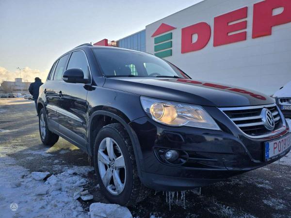 Black Volkswagen Tiguan 2009 in Kaunas, with an engine capacity of 1.97 L and mileage of 295 thousand km for 5850 €, photo 1 on AUTOMOTO.COM.LV