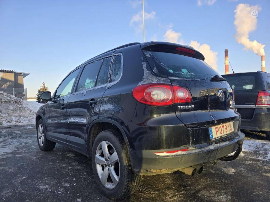 Melns Volkswagen Tiguan 2009 Kauņa, ar dzinēja tilpumu 1.97 L un nobraukumu 295 tūkst. km par 5850 €, foto 4 vietnē AUTOMOTO.COM.LV