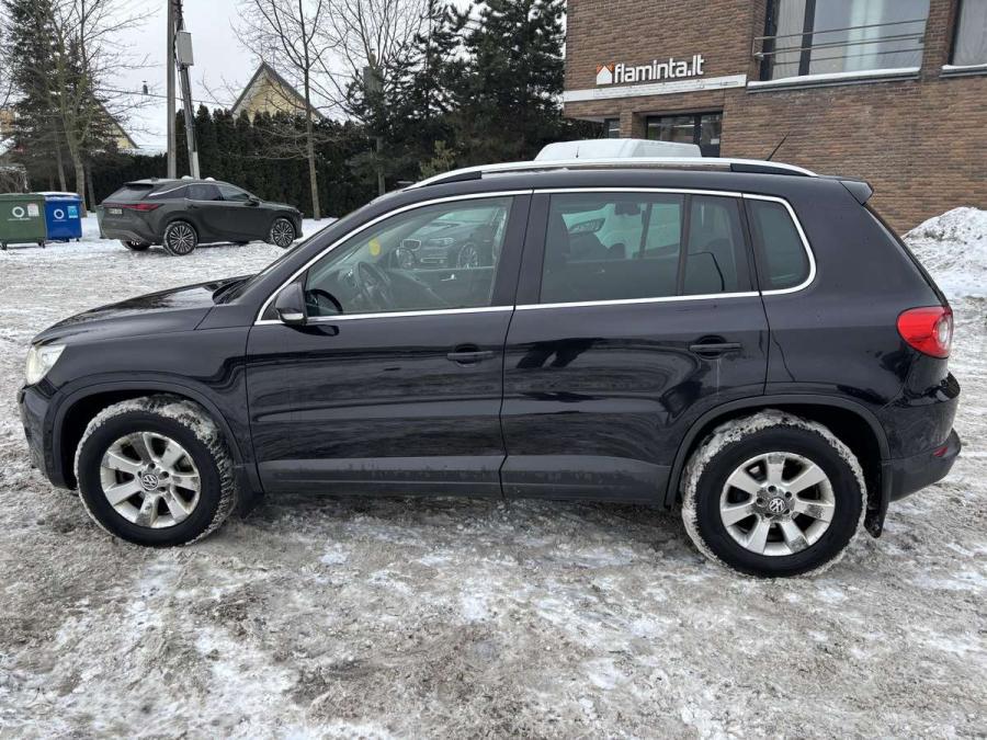 Black Volkswagen Tiguan 2009 in Kaunas, with an engine capacity of 1.98 L and mileage of 225 thousand km for 4999 €, photo 4 on AUTOMOTO.COM.LV