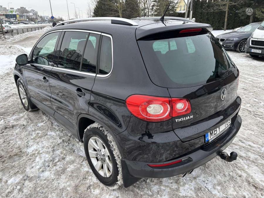 Black Volkswagen Tiguan 2009 in Kaunas, with an engine capacity of 1.98 L and mileage of 225 thousand km for 4999 €, photo 5 on AUTOMOTO.COM.LV