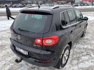 Black Volkswagen Tiguan 2009 in Kaunas, with an engine capacity of 1.98 L and mileage of 225 thousand km for 4999 €, photo 9 on AUTOMOTO.COM.LV