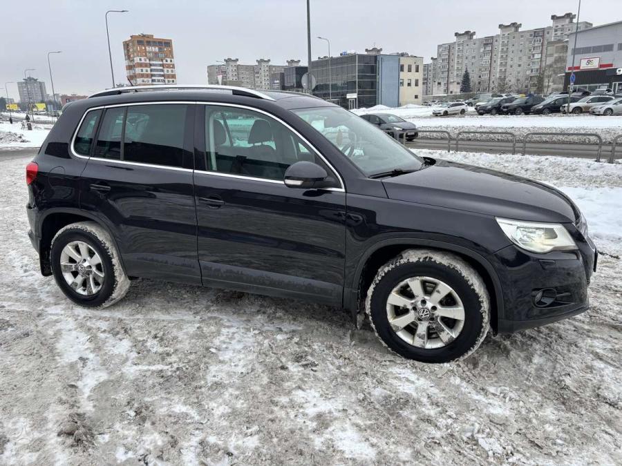 Black Volkswagen Tiguan 2009 in Kaunas, with an engine capacity of 1.98 L and mileage of 225 thousand km for 4999 €, photo 12 on AUTOMOTO.COM.LV